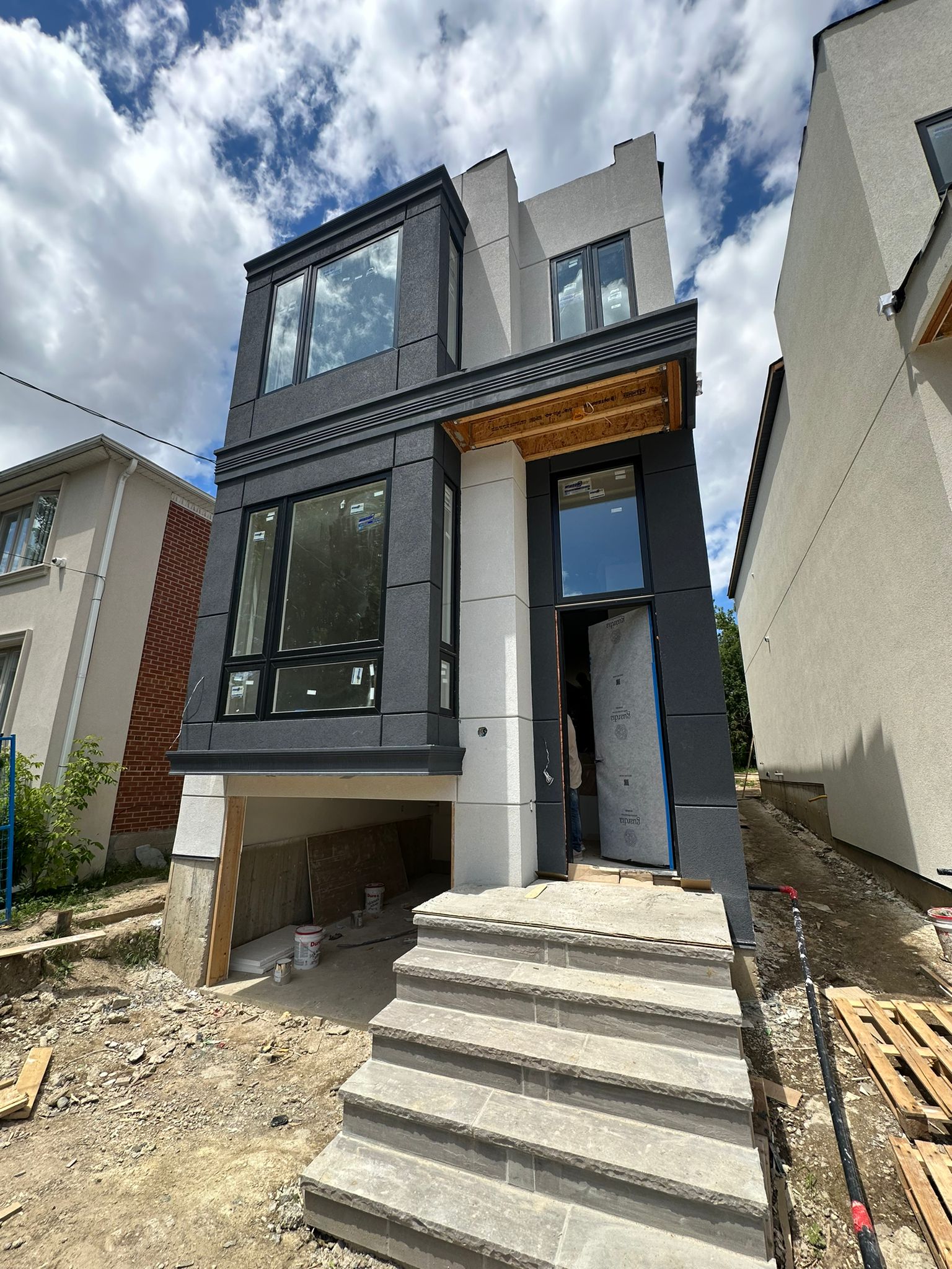 92 Johnston. North York - Midnight Building